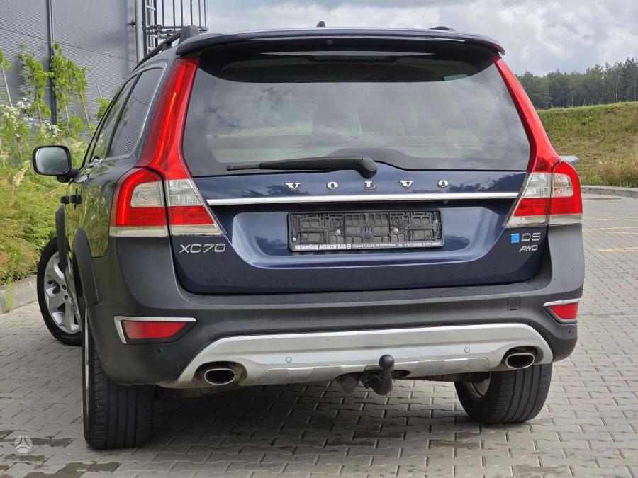 Blue Volvo XC70 2014 in Vilnius, with an engine capacity of 2.40 L and mileage of 259 thousand km for 15850 €, photo 10 on AUTOMOTO.COM.LV