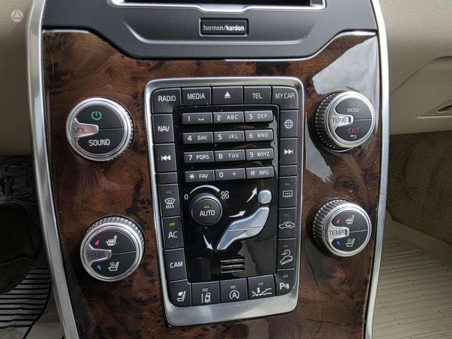 Blue Volvo XC70 2014 in Vilnius, with an engine capacity of 2.40 L and mileage of 259 thousand km for 15850 €, photo 16 on AUTOMOTO.COM.LV