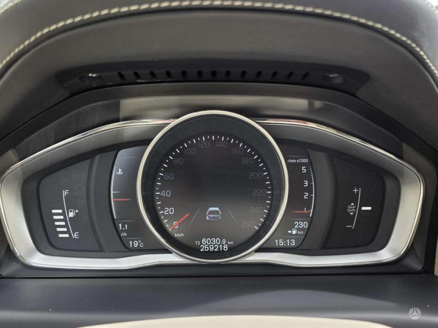 Blue Volvo XC70 2014 in Vilnius, with an engine capacity of 2.40 L and mileage of 259 thousand km for 15850 €, photo 21 on AUTOMOTO.COM.LV