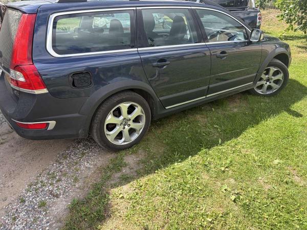 Zils Volvo XC70 2014 Raseiniai, ar dzinēja tilpumu 0.00 L un nobraukumu 200 tūkst. km par 3400 €, foto 4 vietnē AUTOMOTO.COM.LV