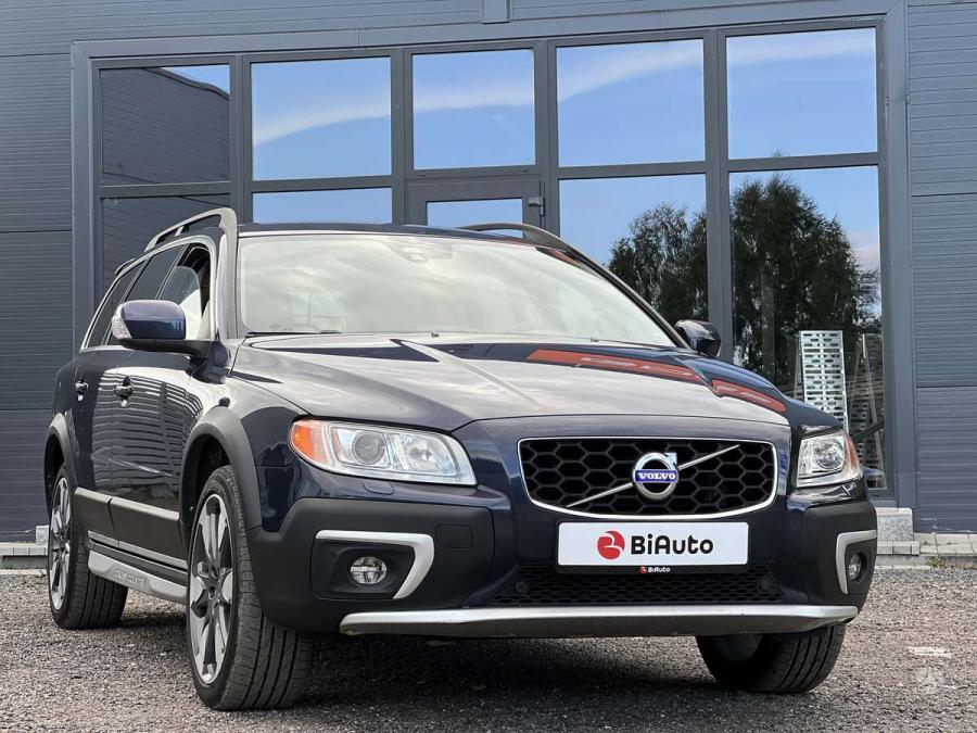 Blue Volvo XC70 2014 in Utena, with an engine capacity of 2.40 L and mileage of 244 thousand km for 12650 €, photo 1 on AUTOMOTO.COM.LV