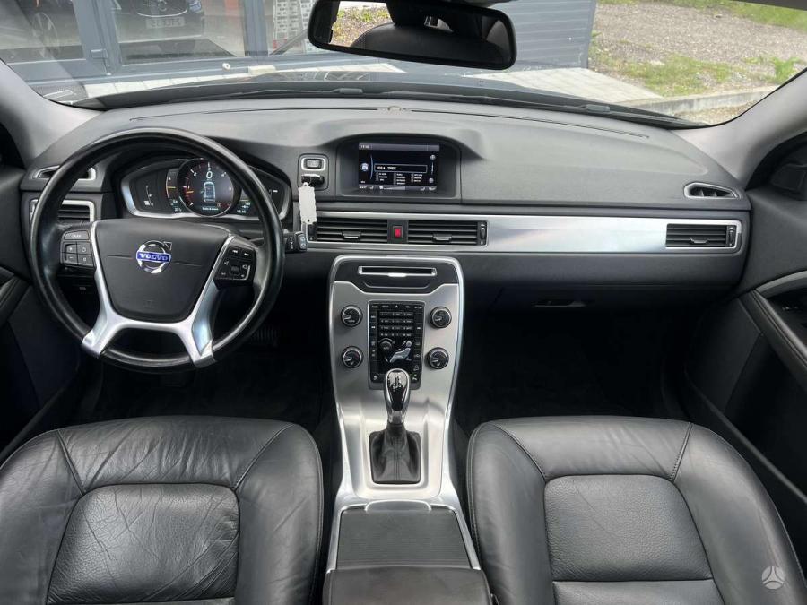 Blue Volvo XC70 2014 in Utena, with an engine capacity of 2.40 L and mileage of 244 thousand km for 12650 €, photo 43 on AUTOMOTO.COM.LV