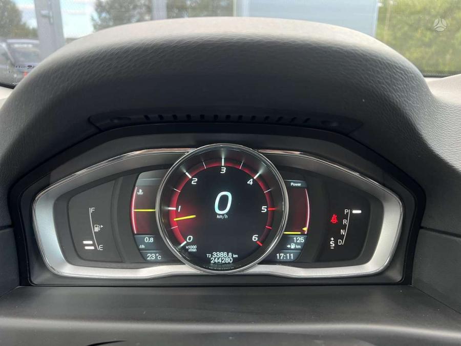Blue Volvo XC70 2014 in Utena, with an engine capacity of 2.40 L and mileage of 244 thousand km for 12650 €, photo 52 on AUTOMOTO.COM.LV