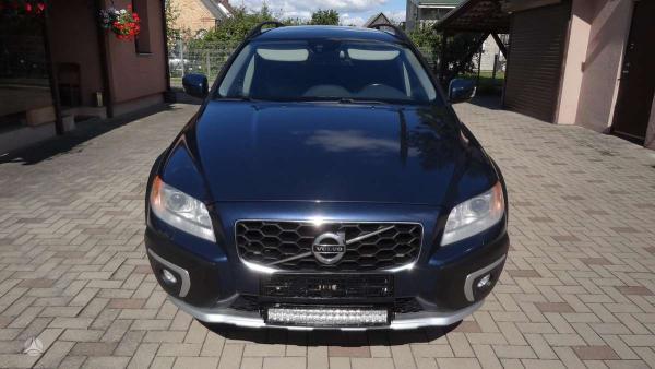 Blue Volvo XC70 2014 in Joniskis, with an engine capacity of 2.40 L and mileage of 307 thousand km for 11249 €, photo 4 on AUTOMOTO.COM.LV