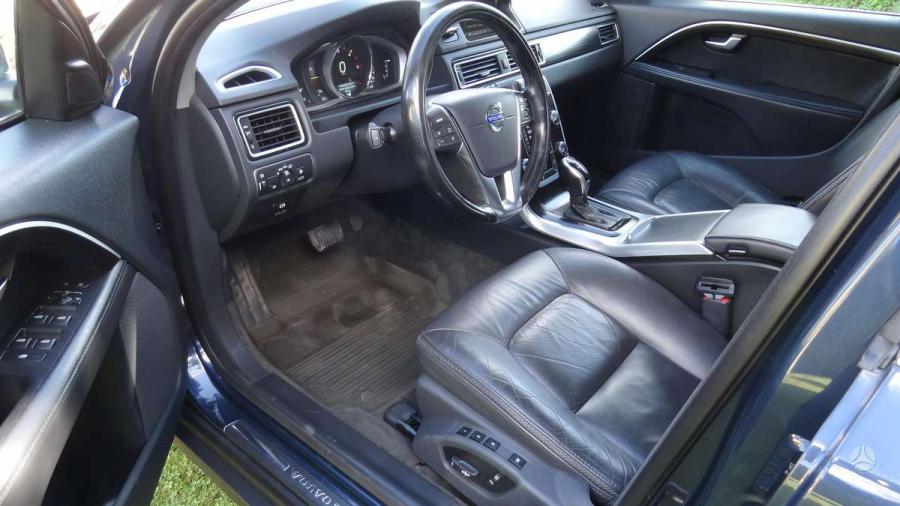 Blue Volvo XC70 2014 in Joniskis, with an engine capacity of 2.40 L and mileage of 307 thousand km for 11199 €, photo 19 on AUTOMOTO.COM.LV