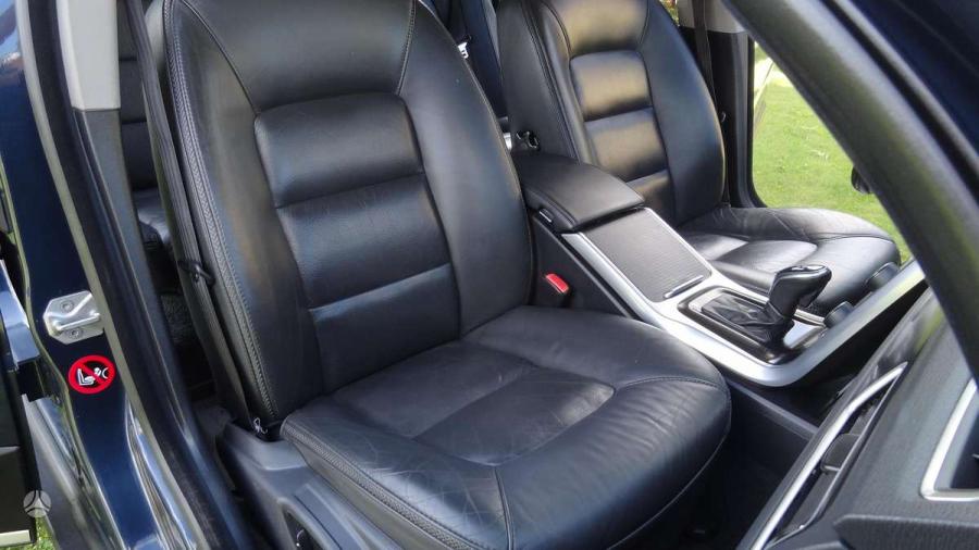 Blue Volvo XC70 2014 in Joniskis, with an engine capacity of 2.40 L and mileage of 307 thousand km for 11199 €, photo 29 on AUTOMOTO.COM.LV