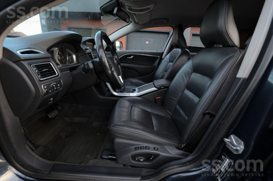Blue Volvo XC70 2014 in Jelgava, with an engine capacity of 2.40 L and mileage of 0 thousand km for 11990 €, photo 8 on AUTOMOTO.COM.LV