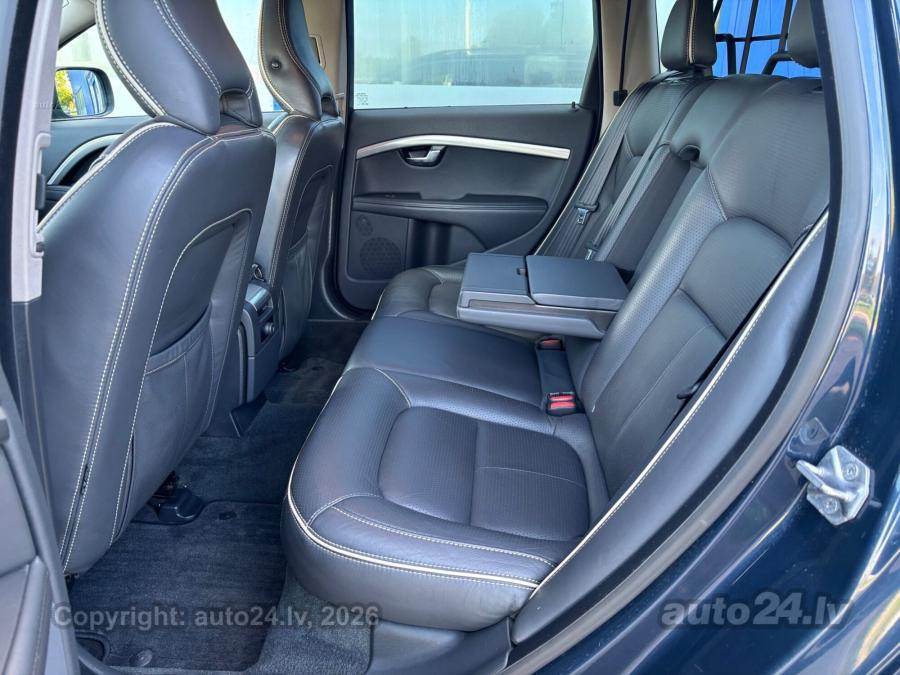 Zils Volvo XC70 2014 Paide, ar dzinēja tilpumu 2.40 L un nobraukumu 308 tūkst. km par 13790 €, foto 13 vietnē AUTOMOTO.COM.LV