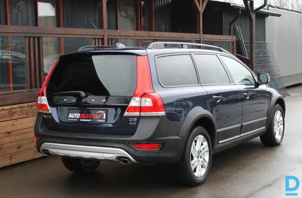 Blue Volvo XC70 2015 in Riga, with an engine capacity of 2.40 L and mileage of 229 thousand km for 12450 €, photo 3 on AUTOMOTO.COM.LV