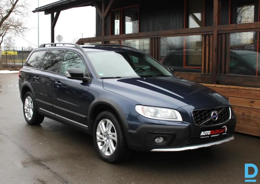 Blue Volvo XC70 2015 in Riga, with an engine capacity of 2.40 L and mileage of 229 thousand km for 12450 €, photo 4 on AUTOMOTO.COM.LV