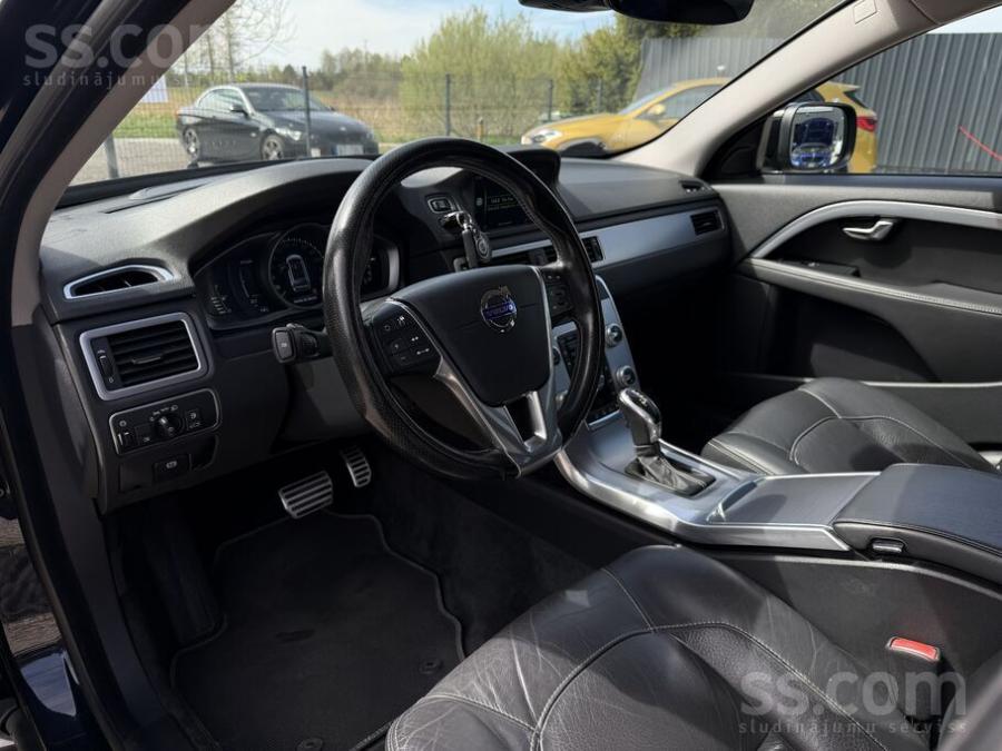 Blue Volvo XC70 2015 in Riga, with an engine capacity of 2.00 L and mileage of 228 thousand km for 12690 €, photo 7 on AUTOMOTO.COM.LV