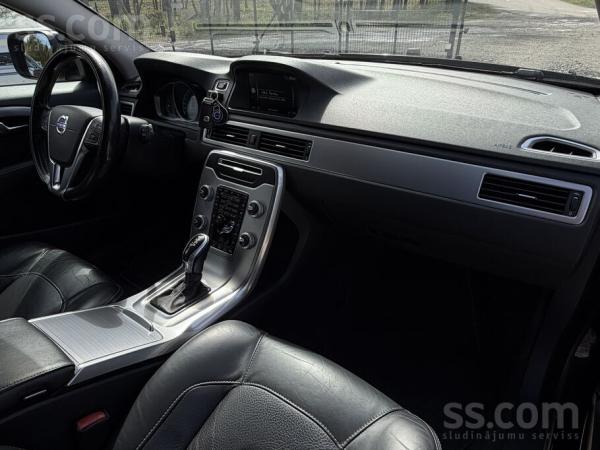 Blue Volvo XC70 2015 in Riga, with an engine capacity of 2.00 L and mileage of 228 thousand km for 12690 €, photo 9 on AUTOMOTO.COM.LV