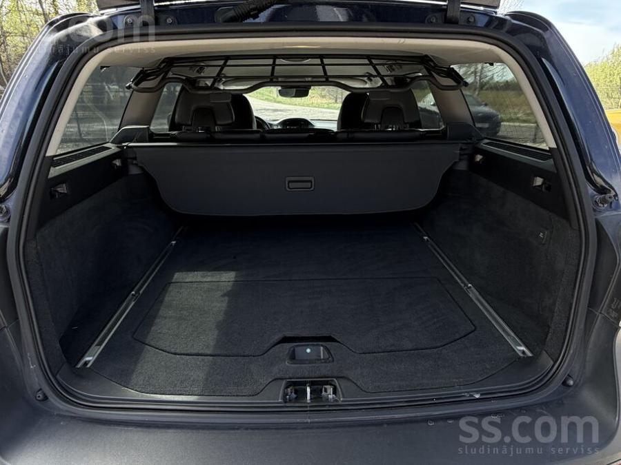 Blue Volvo XC70 2015 in Riga, with an engine capacity of 2.00 L and mileage of 228 thousand km for 12690 €, photo 18 on AUTOMOTO.COM.LV