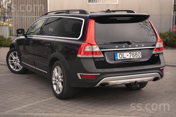 Zils Volvo XC70 2015 Rīga, ar dzinēja tilpumu 2.00 L un nobraukumu 323 tūkst. km par 9450 €, foto 3 vietnē AUTOMOTO.COM.LV