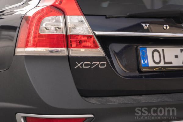 Zils Volvo XC70 2015 Rīga, ar dzinēja tilpumu 2.00 L un nobraukumu 323 tūkst. km par 9450 €, foto 4 vietnē AUTOMOTO.COM.LV