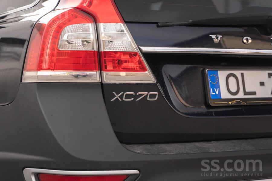Zils Volvo XC70 2015 Rīga, ar dzinēja tilpumu 2.00 L un nobraukumu 323 tūkst. km par 9450 €, foto 5 vietnē AUTOMOTO.COM.LV