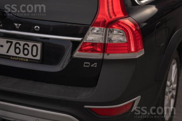 Zils Volvo XC70 2015 Rīga, ar dzinēja tilpumu 2.00 L un nobraukumu 323 tūkst. km par 9450 €, foto 7 vietnē AUTOMOTO.COM.LV