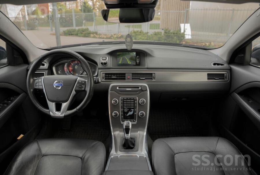 Zils Volvo XC70 2015 Rīga, ar dzinēja tilpumu 2.00 L un nobraukumu 323 tūkst. km par 9450 €, foto 13 vietnē AUTOMOTO.COM.LV