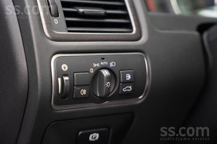 Zils Volvo XC70 2015 Rīga, ar dzinēja tilpumu 2.00 L un nobraukumu 323 tūkst. km par 9450 €, foto 22 vietnē AUTOMOTO.COM.LV