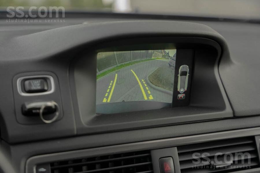 Zils Volvo XC70 2015 Rīga, ar dzinēja tilpumu 2.00 L un nobraukumu 323 tūkst. km par 9450 €, foto 28 vietnē AUTOMOTO.COM.LV