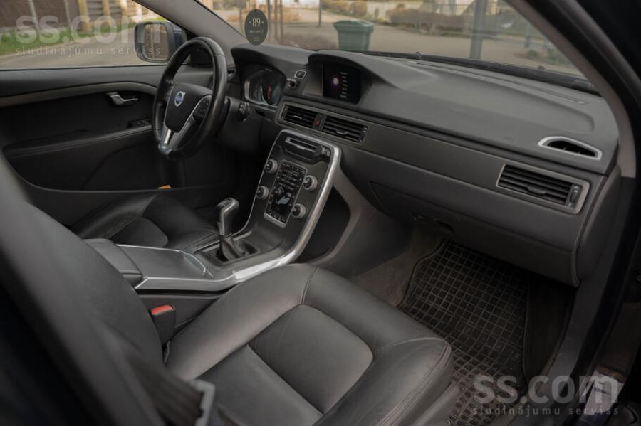 Zils Volvo XC70 2015 Rīga, ar dzinēja tilpumu 2.00 L un nobraukumu 323 tūkst. km par 9450 €, foto 30 vietnē AUTOMOTO.COM.LV