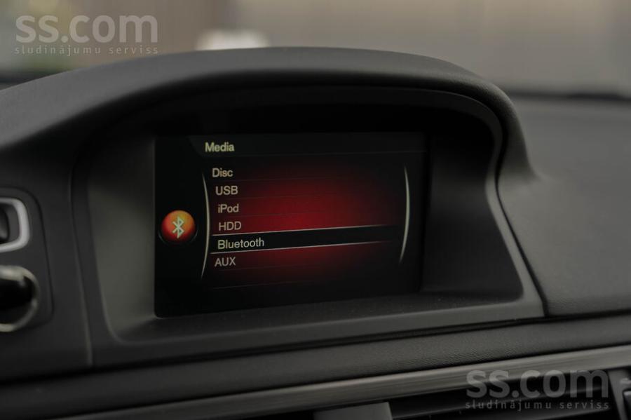 Zils Volvo XC70 2015 Rīga, ar dzinēja tilpumu 2.00 L un nobraukumu 323 tūkst. km par 9450 €, foto 32 vietnē AUTOMOTO.COM.LV