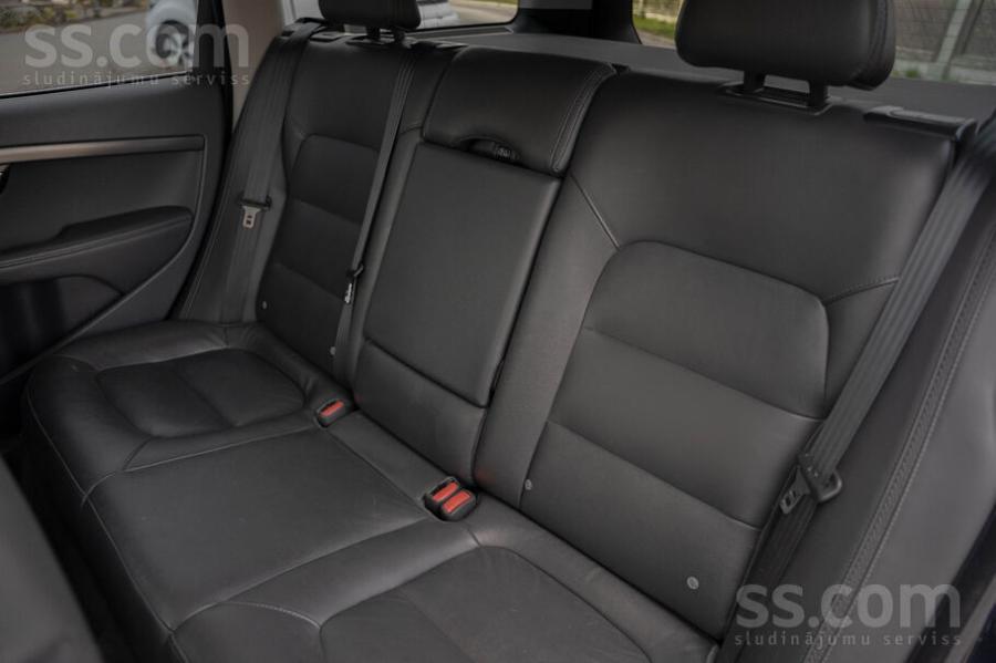 Zils Volvo XC70 2015 Rīga, ar dzinēja tilpumu 2.00 L un nobraukumu 323 tūkst. km par 9450 €, foto 33 vietnē AUTOMOTO.COM.LV