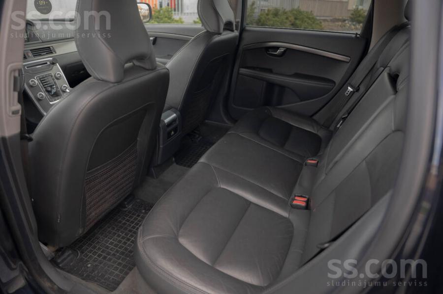 Zils Volvo XC70 2015 Rīga, ar dzinēja tilpumu 2.00 L un nobraukumu 323 tūkst. km par 9450 €, foto 34 vietnē AUTOMOTO.COM.LV