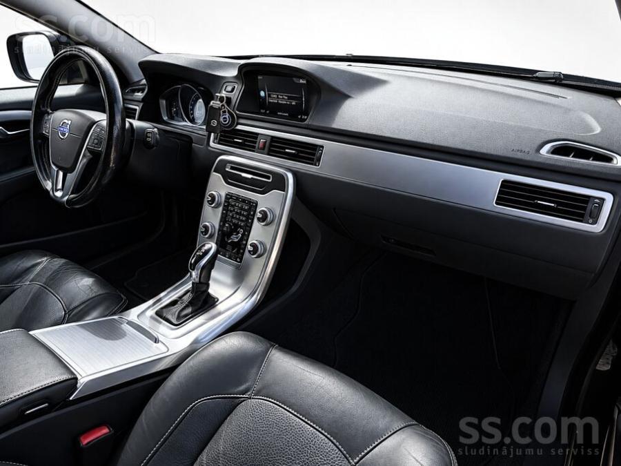 Blue Volvo XC70 2015 in Riga, with an engine capacity of 2.00 L and mileage of 228 thousand km for 10690 €, photo 8 on AUTOMOTO.COM.LV