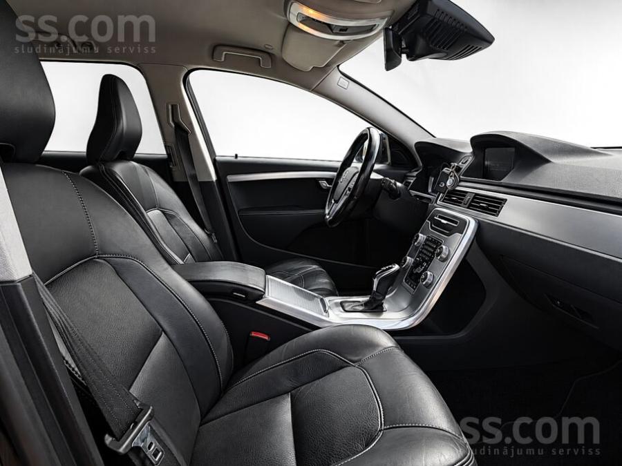 Blue Volvo XC70 2015 in Riga, with an engine capacity of 2.00 L and mileage of 228 thousand km for 10690 €, photo 10 on AUTOMOTO.COM.LV