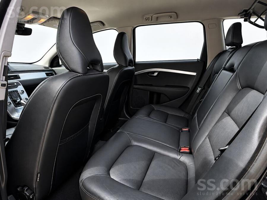 Blue Volvo XC70 2015 in Riga, with an engine capacity of 2.00 L and mileage of 228 thousand km for 10690 €, photo 11 on AUTOMOTO.COM.LV