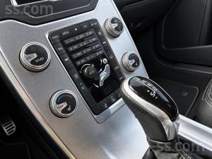 Blue Volvo XC70 2015 in Riga, with an engine capacity of 2.00 L and mileage of 228 thousand km for 10690 €, photo 12 on AUTOMOTO.COM.LV