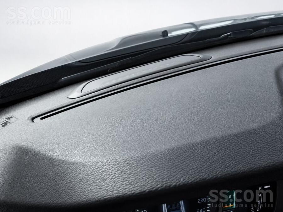 Blue Volvo XC70 2015 in Riga, with an engine capacity of 2.00 L and mileage of 228 thousand km for 10690 €, photo 14 on AUTOMOTO.COM.LV