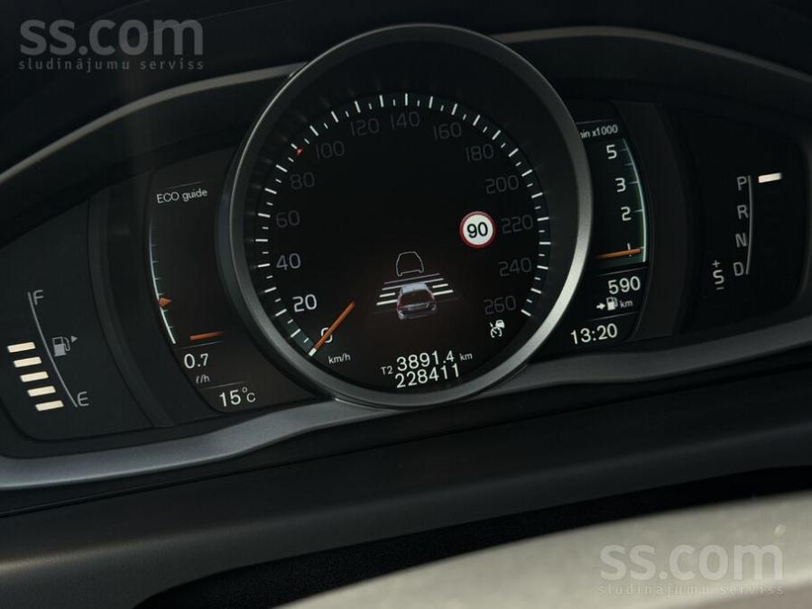 Blue Volvo XC70 2015 in Riga, with an engine capacity of 2.00 L and mileage of 228 thousand km for 10690 €, photo 15 on AUTOMOTO.COM.LV