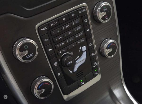 Zils Volvo XC70 2016 Marijampole, ar dzinēja tilpumu 2.40 L un nobraukumu 275 tūkst. km par 12650 €, foto 4 vietnē AUTOMOTO.COM.LV