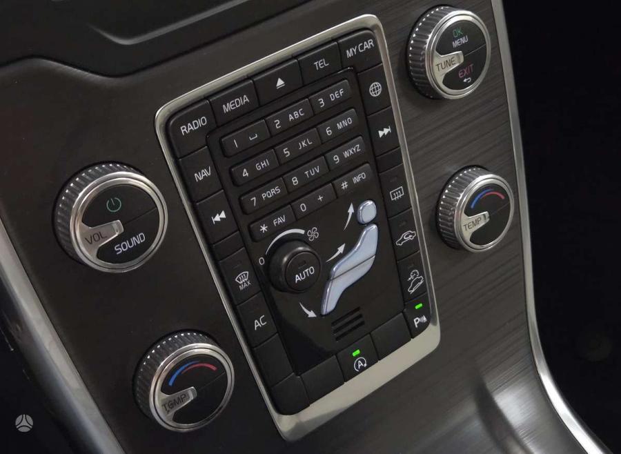 Zils Volvo XC70 2016 Marijampole, ar dzinēja tilpumu 2.40 L un nobraukumu 275 tūkst. km par 12650 €, foto 5 vietnē AUTOMOTO.COM.LV