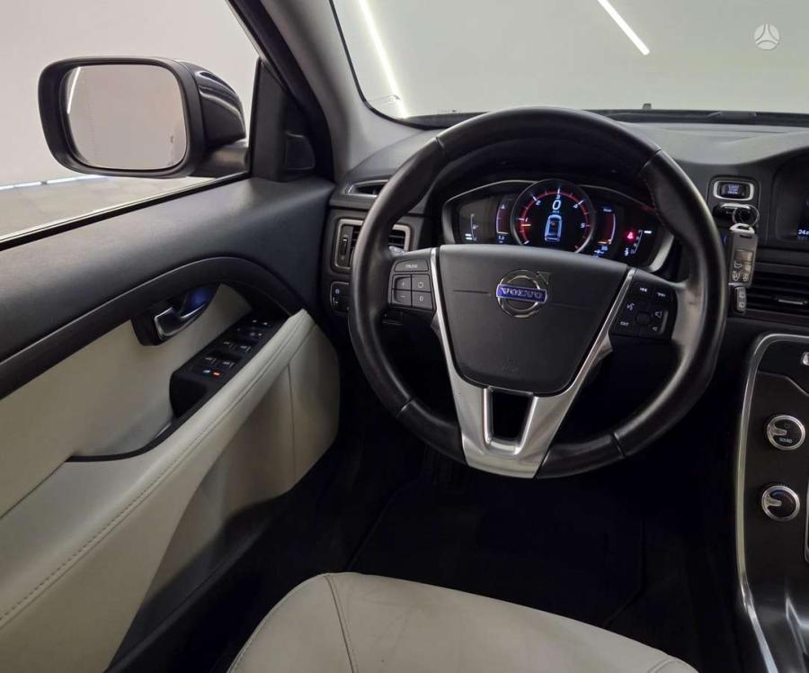 Zils Volvo XC70 2016 Marijampole, ar dzinēja tilpumu 2.40 L un nobraukumu 275 tūkst. km par 12650 €, foto 8 vietnē AUTOMOTO.COM.LV