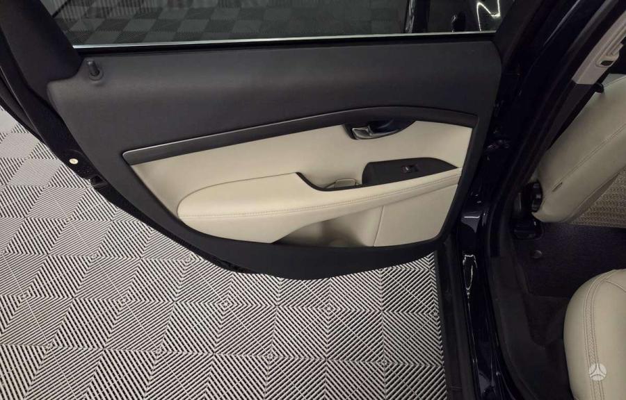 Zils Volvo XC70 2016 Marijampole, ar dzinēja tilpumu 2.40 L un nobraukumu 275 tūkst. km par 12650 €, foto 9 vietnē AUTOMOTO.COM.LV