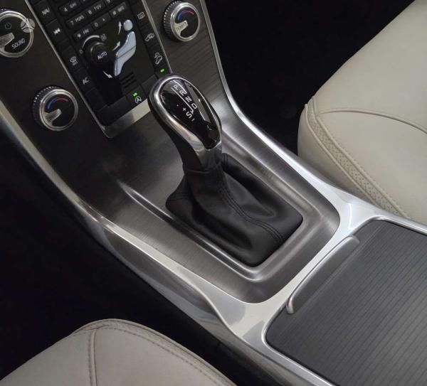 Zils Volvo XC70 2016 Marijampole, ar dzinēja tilpumu 2.40 L un nobraukumu 275 tūkst. km par 12650 €, foto 10 vietnē AUTOMOTO.COM.LV