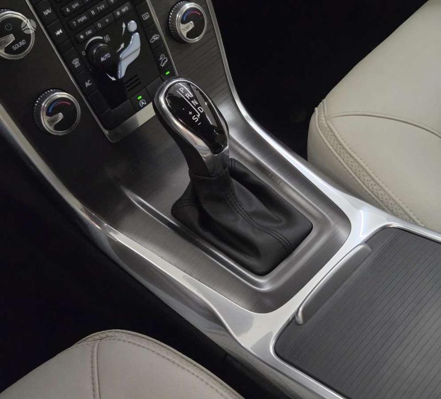 Zils Volvo XC70 2016 Marijampole, ar dzinēja tilpumu 2.40 L un nobraukumu 275 tūkst. km par 12650 €, foto 11 vietnē AUTOMOTO.COM.LV