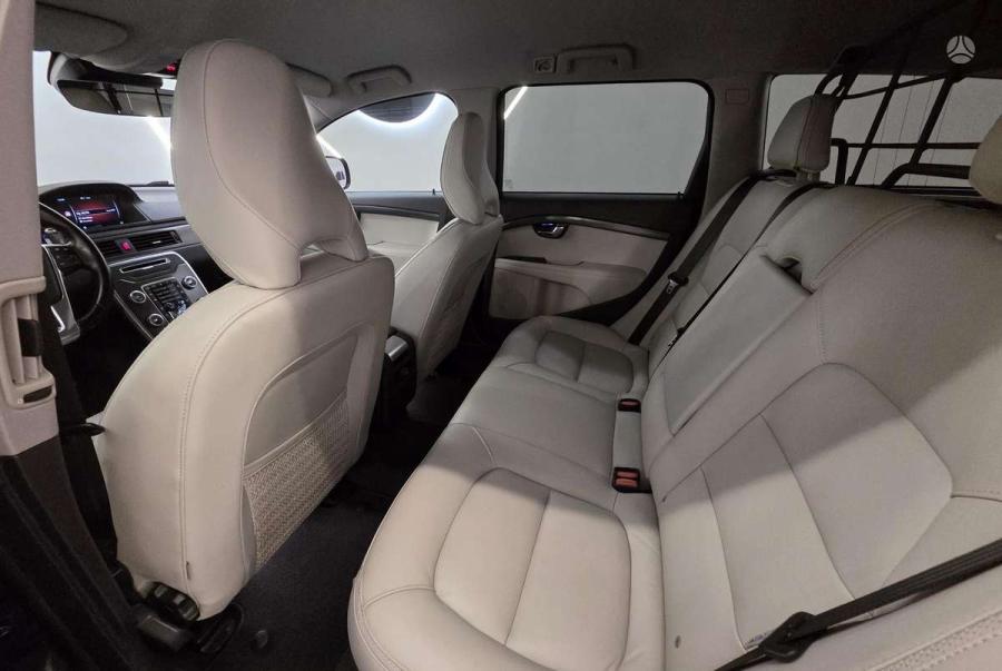 Zils Volvo XC70 2016 Marijampole, ar dzinēja tilpumu 2.40 L un nobraukumu 275 tūkst. km par 12650 €, foto 12 vietnē AUTOMOTO.COM.LV