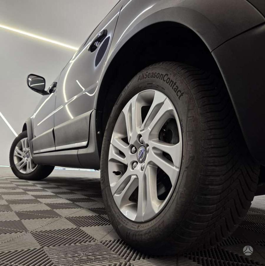 Zils Volvo XC70 2016 Marijampole, ar dzinēja tilpumu 2.40 L un nobraukumu 275 tūkst. km par 12650 €, foto 13 vietnē AUTOMOTO.COM.LV