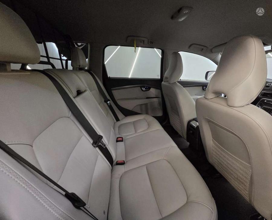 Zils Volvo XC70 2016 Marijampole, ar dzinēja tilpumu 2.40 L un nobraukumu 275 tūkst. km par 12650 €, foto 20 vietnē AUTOMOTO.COM.LV