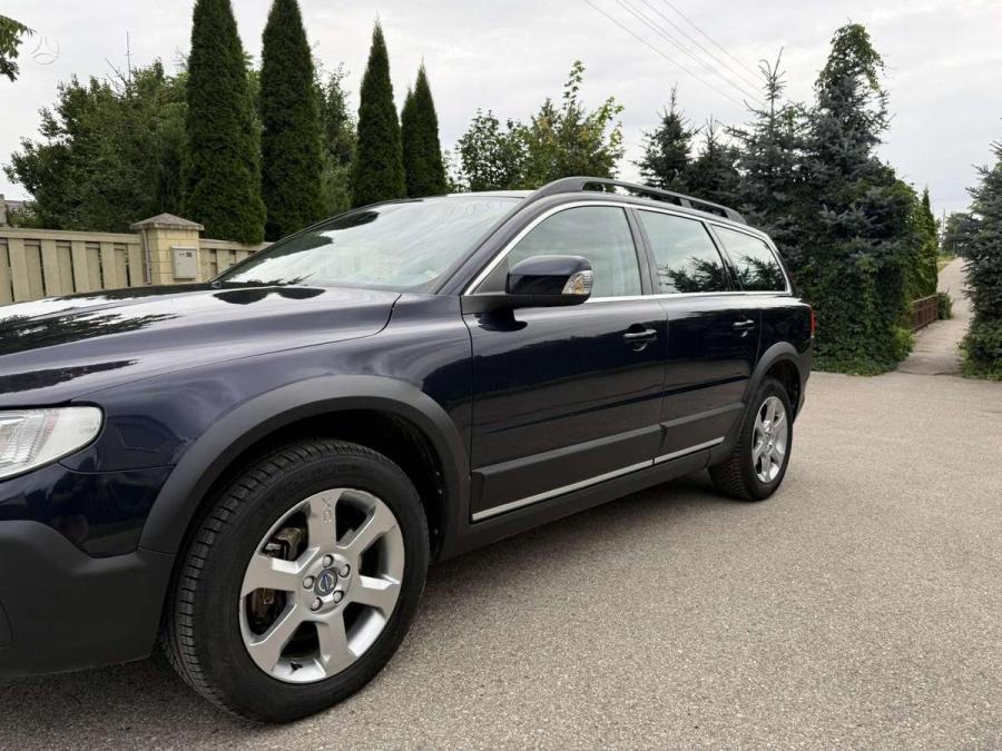 Blue Volvo XC70 2016 in Vilkaviskis, with an engine capacity of 1.97 L and mileage of 270 thousand km for 10500 €, photo 5 on AUTOMOTO.COM.LV