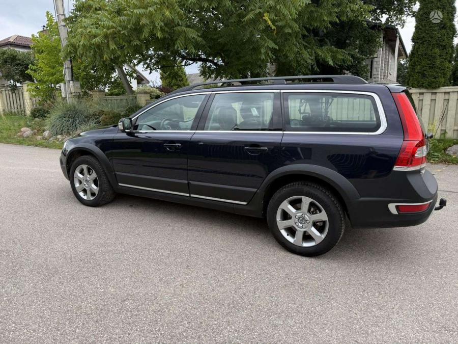Blue Volvo XC70 2016 in Vilkaviskis, with an engine capacity of 1.97 L and mileage of 270 thousand km for 10500 €, photo 6 on AUTOMOTO.COM.LV