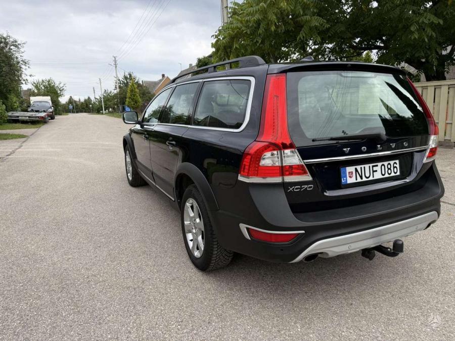 Blue Volvo XC70 2016 in Vilkaviskis, with an engine capacity of 1.97 L and mileage of 270 thousand km for 10500 €, photo 8 on AUTOMOTO.COM.LV