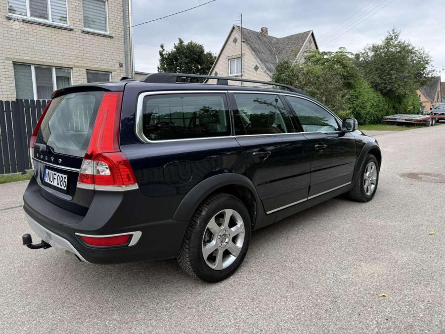 Blue Volvo XC70 2016 in Vilkaviskis, with an engine capacity of 1.97 L and mileage of 270 thousand km for 10500 €, photo 11 on AUTOMOTO.COM.LV