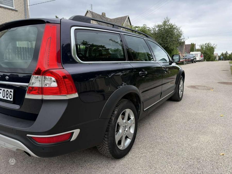 Blue Volvo XC70 2016 in Vilkaviskis, with an engine capacity of 1.97 L and mileage of 270 thousand km for 10500 €, photo 12 on AUTOMOTO.COM.LV