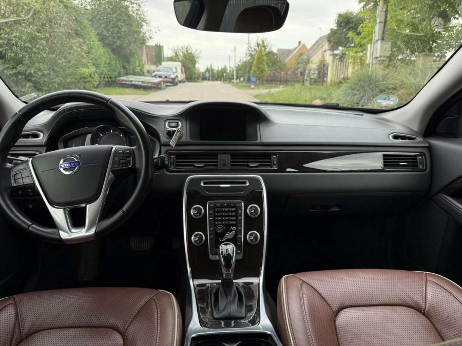 Blue Volvo XC70 2016 in Vilkaviskis, with an engine capacity of 1.97 L and mileage of 270 thousand km for 10500 €, photo 24 on AUTOMOTO.COM.LV