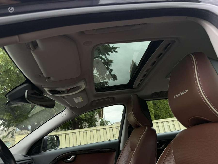 Blue Volvo XC70 2016 in Vilkaviskis, with an engine capacity of 1.97 L and mileage of 270 thousand km for 10500 €, photo 26 on AUTOMOTO.COM.LV